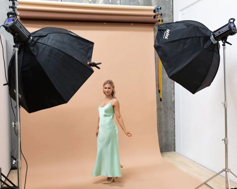The Complete Guide to Photography Backdrop Roller Systems - The Magazine